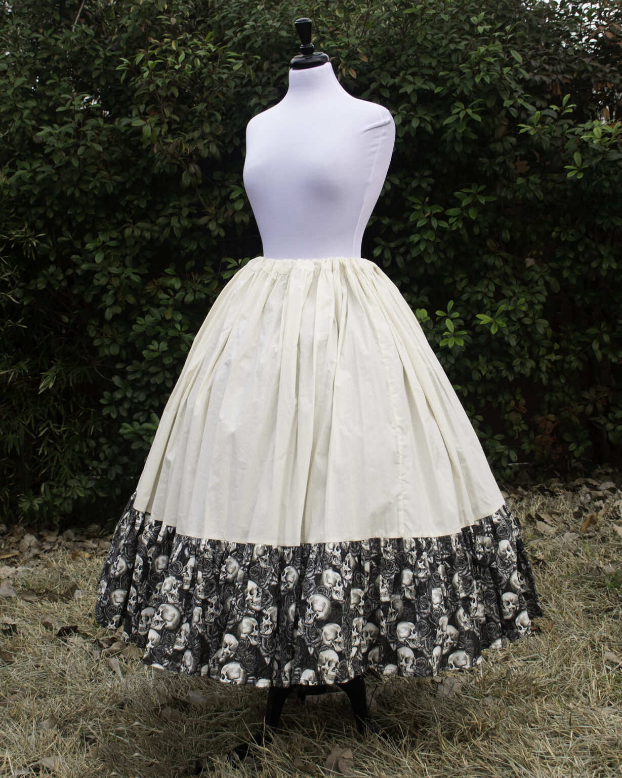 Skulls and Roses Muslin Cotton Ruffled Petticoat – Faire Treasures