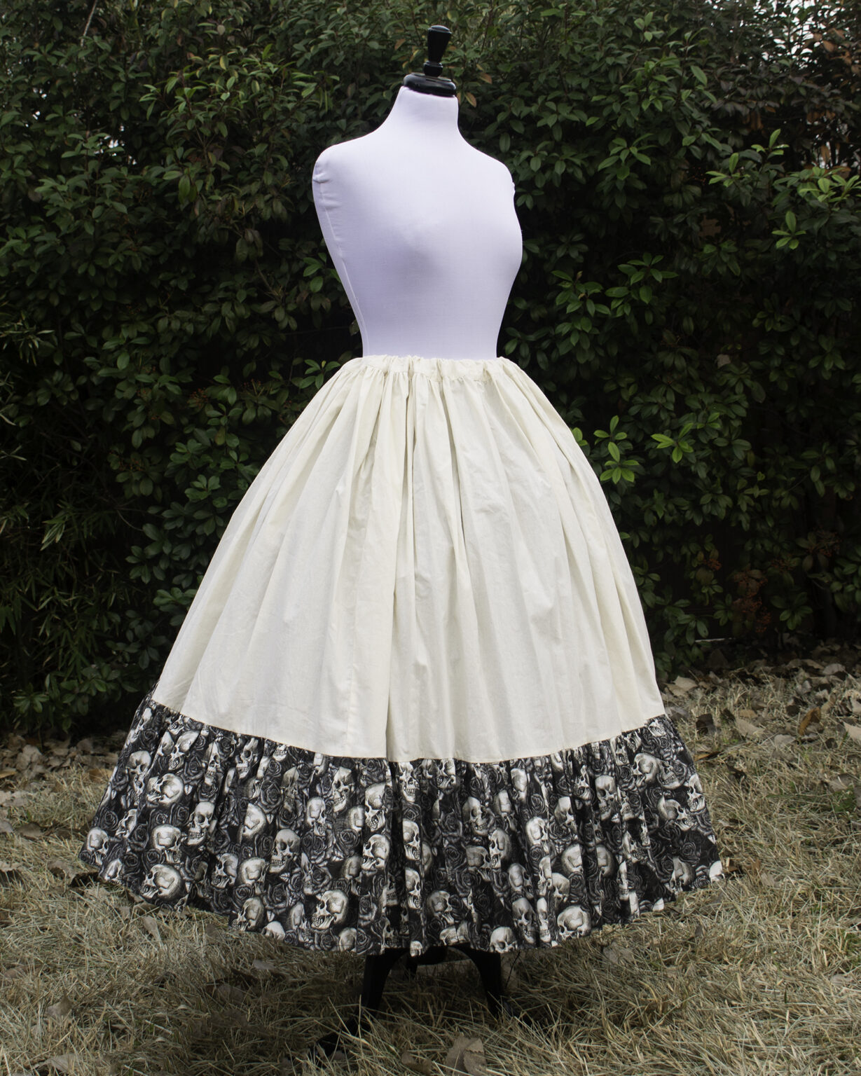 Skulls and Roses Muslin Cotton Ruffled Petticoat – Faire Treasures